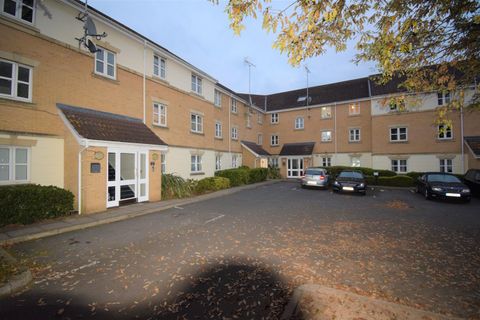 2 bed flat to rent in Scholars Walk, Langley, Slough SL3, £1,600 pcm ...