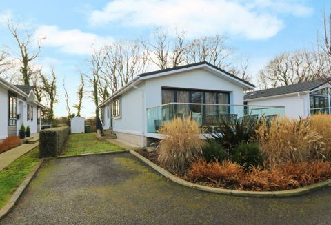 2 bed mobile/park home for sale in Satchell Lane, Hamble SO31, £350,000 ...