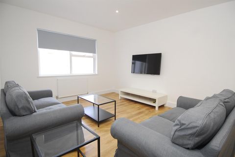 2 bed flat to rent in Tamar House, 2 Bed Apartments, Plymouth PL1, £628 ...