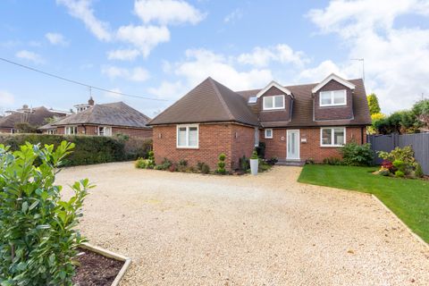 4 bed detached house for sale in Cherry Close, Prestwood HP16, £950,000 - Zoopla