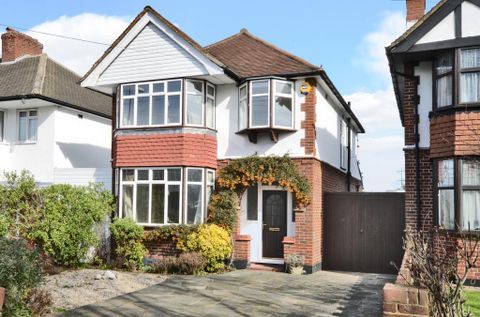 3 bed detached house to rent in Manor Drive North, Worcester Park ...