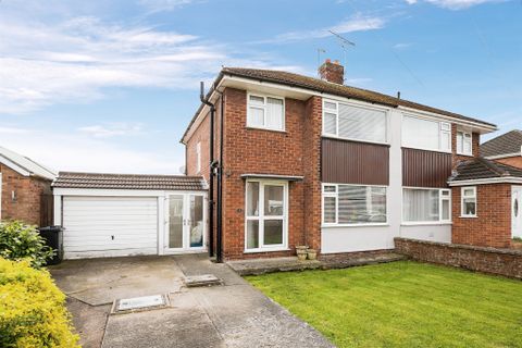 Hamilton Avenue, Sandycroft, Deeside CH5, 3 bed semi-detached house for ...