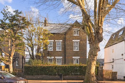 Boston Manor Road, Brentford TW8, 2 bed flat to rent, £1,998 pcm - Zoopla
