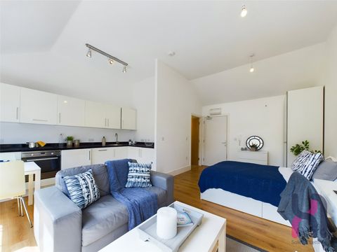 Town Hall, Bexley Square, Salford, Manchester M3, Studio to rent, £975 ...