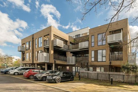 1 bed flat to rent in Rectory Field Crescent, London SE7, £1,750 pcm ...