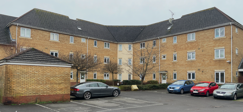 2 bed flat to rent in Morgan Close, Luton, Beds LU4, £1,100 pcm - Zoopla