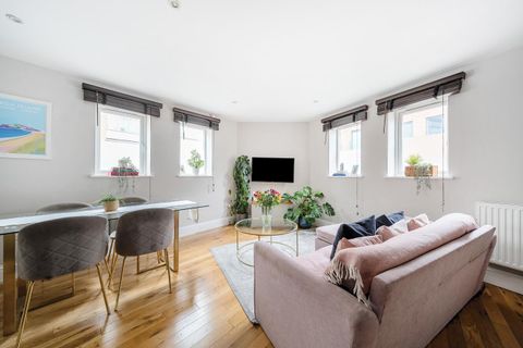 Strath Terrace, Battersea, London SW11, 2 bed flat for sale, £450,000 ...