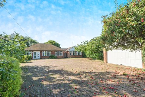 4 bed bungalow for sale in Fishers Green, Stevenage, Hertfordshire SG1 ...