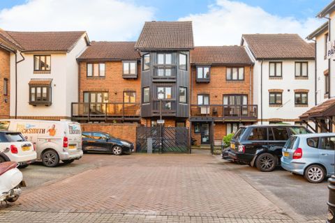 3 bed town house for sale in Channel Way, Ocean Village, Southampton ...