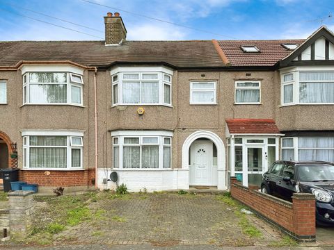 3 bed terraced house for sale in Ramsgill Drive, Newbury Park IG2, £ ...