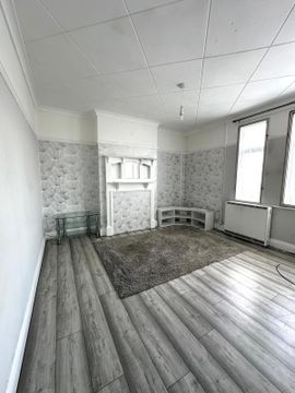 North Grays, Grays, Essex RM17, 2 bed flat to rent, £1,350 pcm - Zoopla