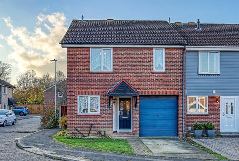 4 bed end terrace house for sale in Brooklands Park, Laindon, Basildon ...