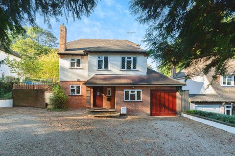 3 bed detached house for sale in Park Road, Kenley CR8, £700,000 - Zoopla