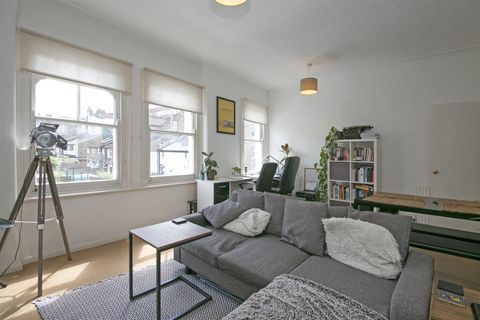 Gambole Road, Tooting SW17, 1 bed flat to rent, £1,700 pcm - Zoopla
