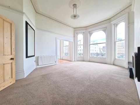 4 bed flat to rent in Medina Terrace, Hove, East Sussex BN3, £2,400 pcm ...