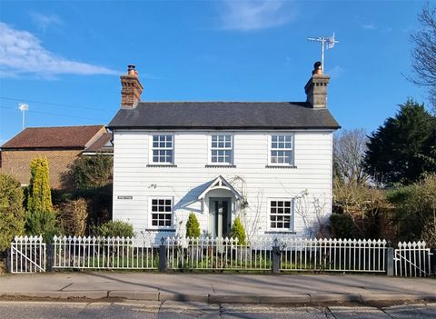 Smallfield, Surrey RH6, 4 bed detached house for sale, £575,000 - Zoopla