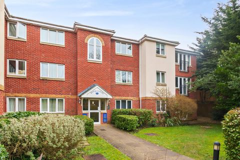 2 bed flat for sale in Hume Way, Ruislip, Middlesex HA4, £375,000 - Zoopla