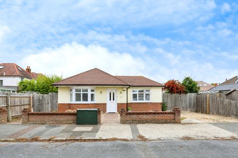Harbeck Road, Muscliff, Bournemouth, Dorset BH8, 2 bed bungalow for ...