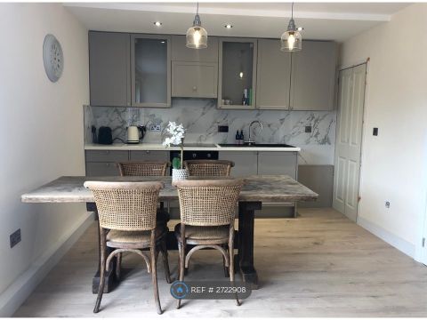 Forest Row, Forest Row RH18, 2 bed flat to rent, £1,750 pcm - Zoopla