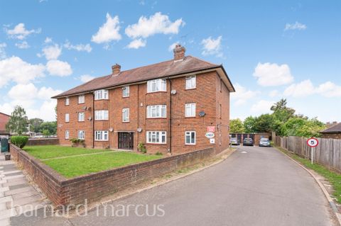Grand Drive, London SW20, 2 bed flat for sale, £315,000 - Zoopla