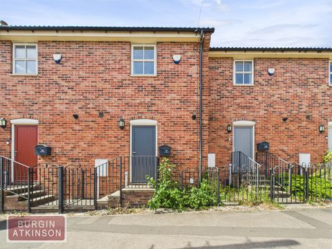 2 bed town house for sale in Moorgate, Retford DN22, £185,000 - Zoopla