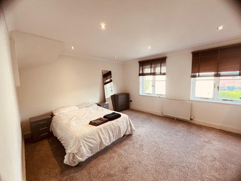 Room to rent in Surbiton Crescent, London KT1, £888 pcm - Zoopla