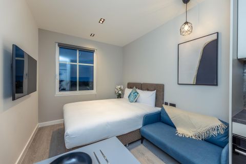 Serviced flat to rent in Flat 52, 35 Lowlands Road, Harrow HA1, £1,375 ...