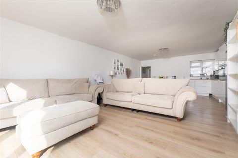 5 bed bungalow for sale in Firmin Road, Dartford, Kent DA1, £650,000 - Zoopla