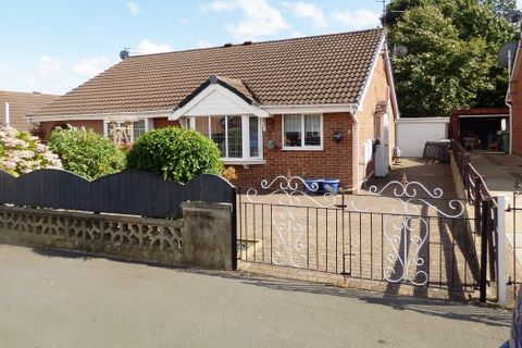 Chestnut Rise, Leeds LS12, 2 bed bungalow for sale, £190,000 - Zoopla