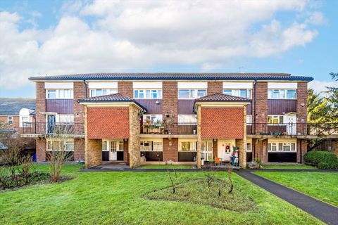 Manor Vale, Brentford TW8, 2 bed flat for sale, £425,000 - Zoopla