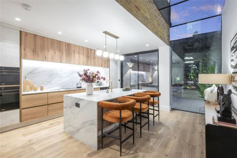 Lothair Road North, Finsbury Park, London N4, 4 bed terraced house for ...