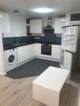 1 bed flat to rent in Caradoc Close, Coventry CV2, £850 pcm - Zoopla