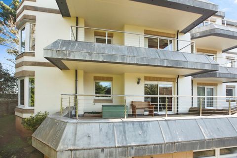 Cliff Road, Torquay TQ2, 2 bed flat for sale, £270,000 - Zoopla