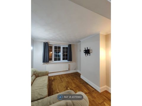 3 bed terraced house to rent in Redcliffe Street, Swindon SN2, £1,350 pcm - Zoopla