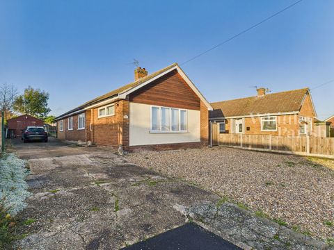 Manor Park Gardens, Long Stratton, Norwich NR15, 4 bed bungalow for ...