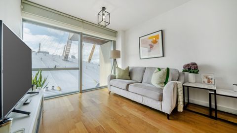 18 Cutter Lane, Greenwich SE10, 2 bed flat for sale, £156,250 - Zoopla