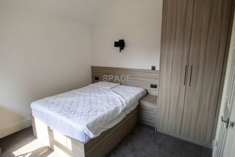 Room to rent in Hamilton Road, Reading RG1, £775 pcm - Zoopla