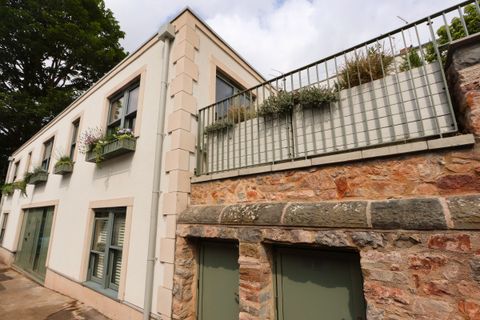 Princess Victoria Street, Bristol BS8, 2 bed flat to rent, £2,500 pcm ...