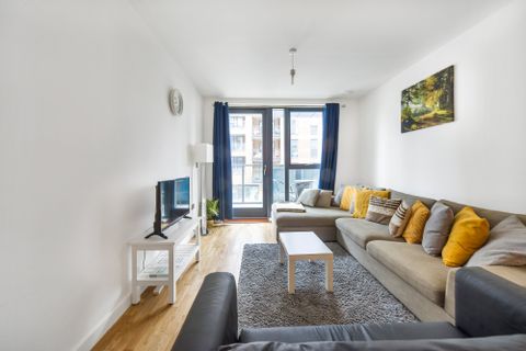 2 bed flat to rent in Poppyfield House, Copperwood Place, Greenwich ...