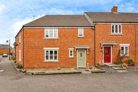 2 bed terraced house for sale in Freeman Road, Devizes SN10, £240,000 - Zoopla