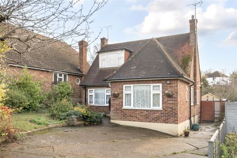 Addlestone, Surrey KT15, 3 bed detached house for sale, £600,000 - Zoopla