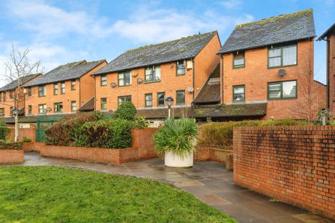 Charlotte Court, Chester CH1, 2 bed flat for sale, £150,000 - Zoopla