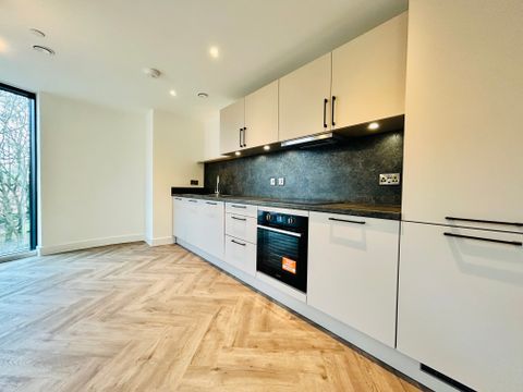 3 bed flat to rent in Liversage Street, Derby DE1, £1,400 pcm - Zoopla