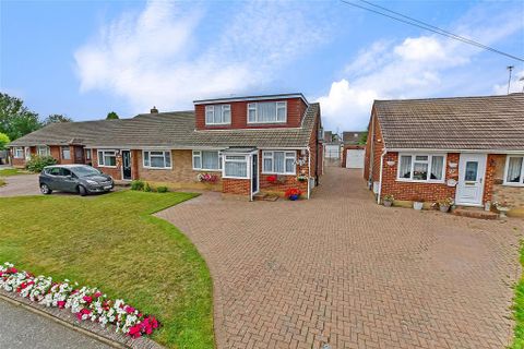 2 bed chalet for sale in Lesley Close, Istead Rise, Kent DA13, £465,000 ...