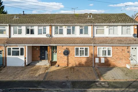 Mead Close, Marlow, Buckinghamshire SL7, 3 bed terraced house for sale ...