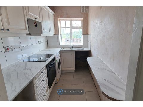 3 bed flat to rent in Upper Norwood, London SE19, £2,300 pcm - Zoopla