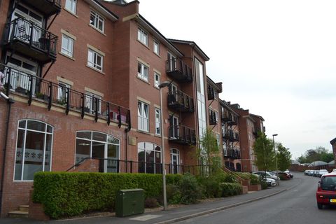 2 bed flat to rent in Mill Green, Congleton CW12, £750 pcm - Zoopla