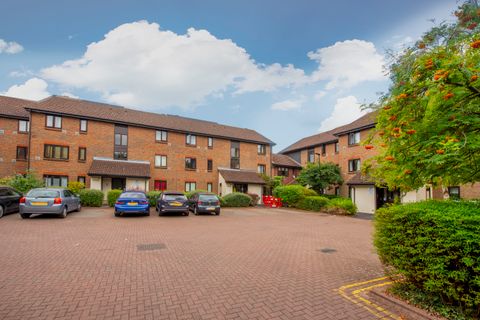 1 bed flat to rent in Braybourne Drive, Isleworth TW7, £1,450 pcm - Zoopla