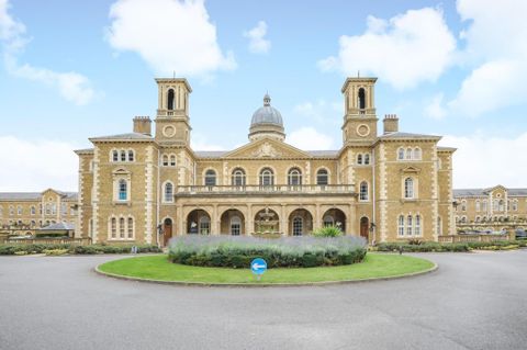 Royal Drive, London N11, 2 bed flat to rent, £2,950 pcm - Zoopla