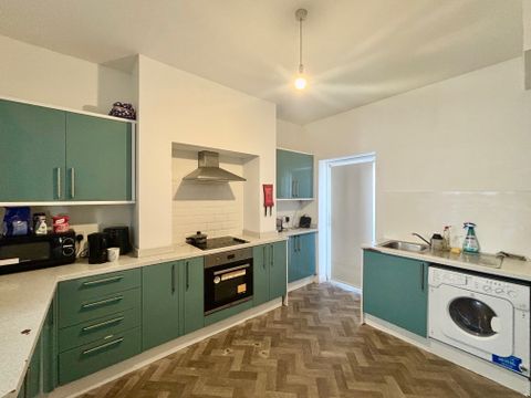 Room to rent in Gresham Road, Middlesbrough TS1, £300 pcm - Zoopla